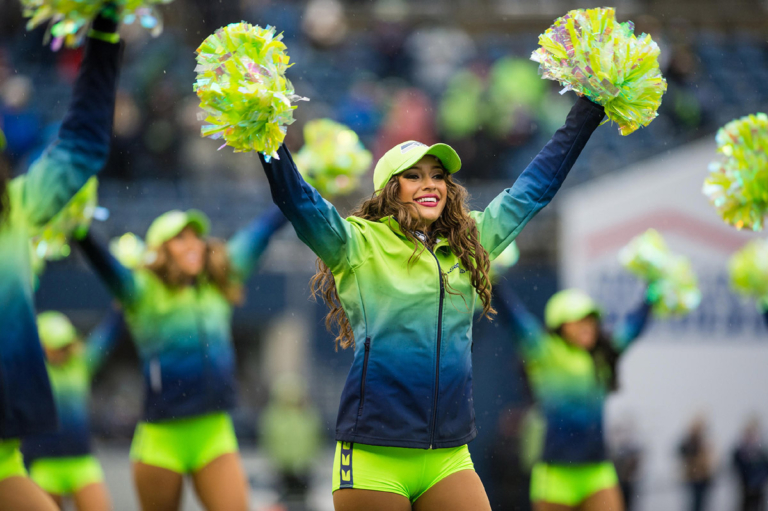 Seattle Sea Gals Photos from Week 9 – Ultimate Cheerleaders
