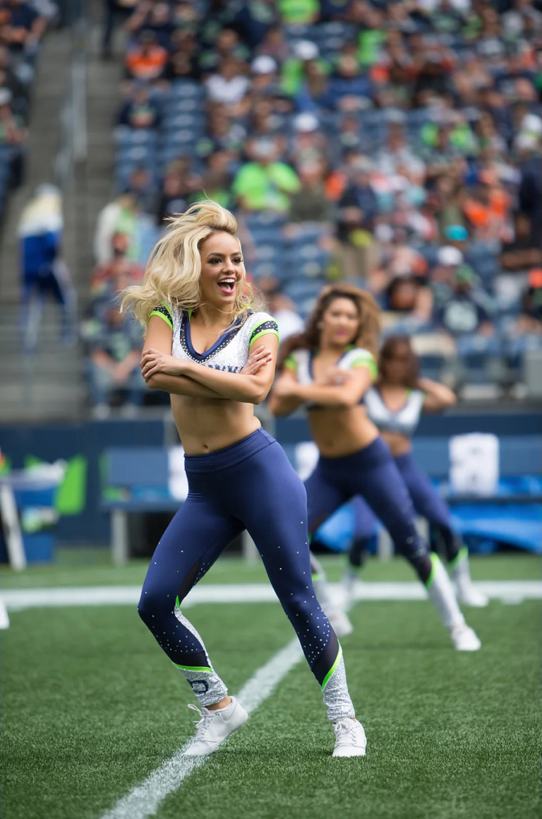 Seattle Seahawks Dancers Photos from Week 1 – Ultimate Cheerleaders