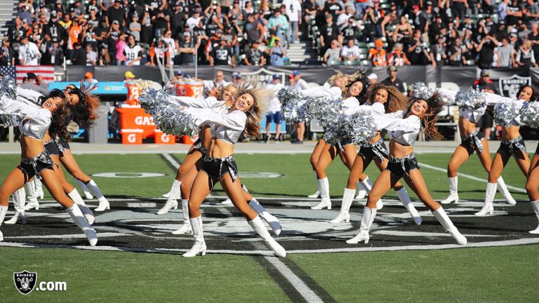 Oakland Raiders – Ultimate Cheerleaders