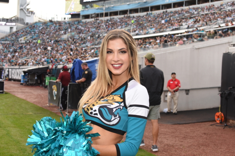 Jaguars Defeat Colts In Season Finale 38-20 – Ultimate Cheerleaders