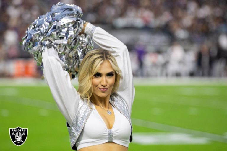 Las Vegas Raiders – Ultimate Cheerleaders