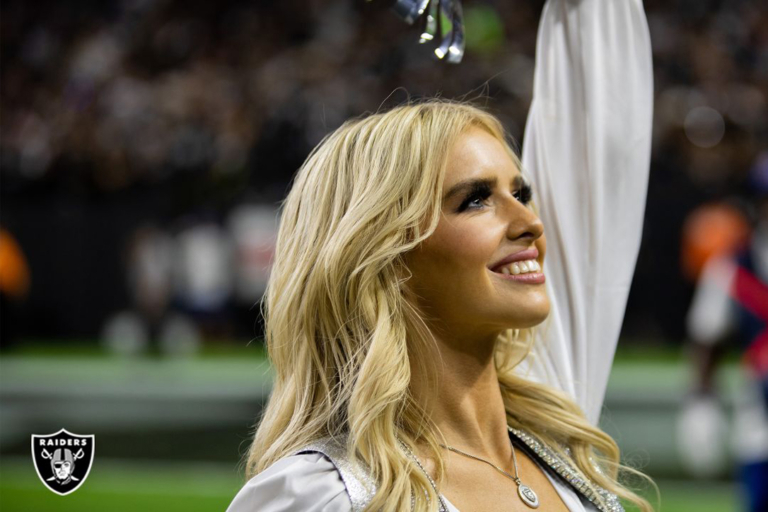 Las Vegas Raiders – Ultimate Cheerleaders