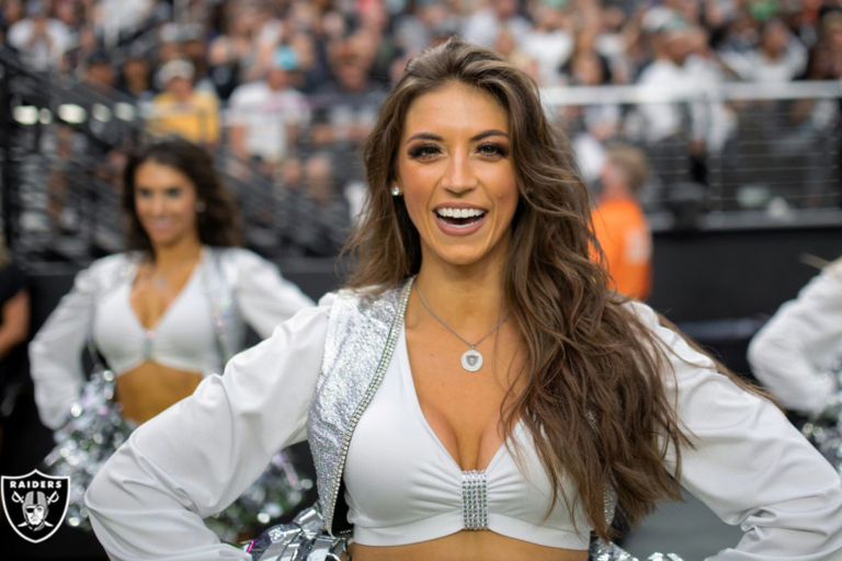 Las Vegas Raiders – Ultimate Cheerleaders